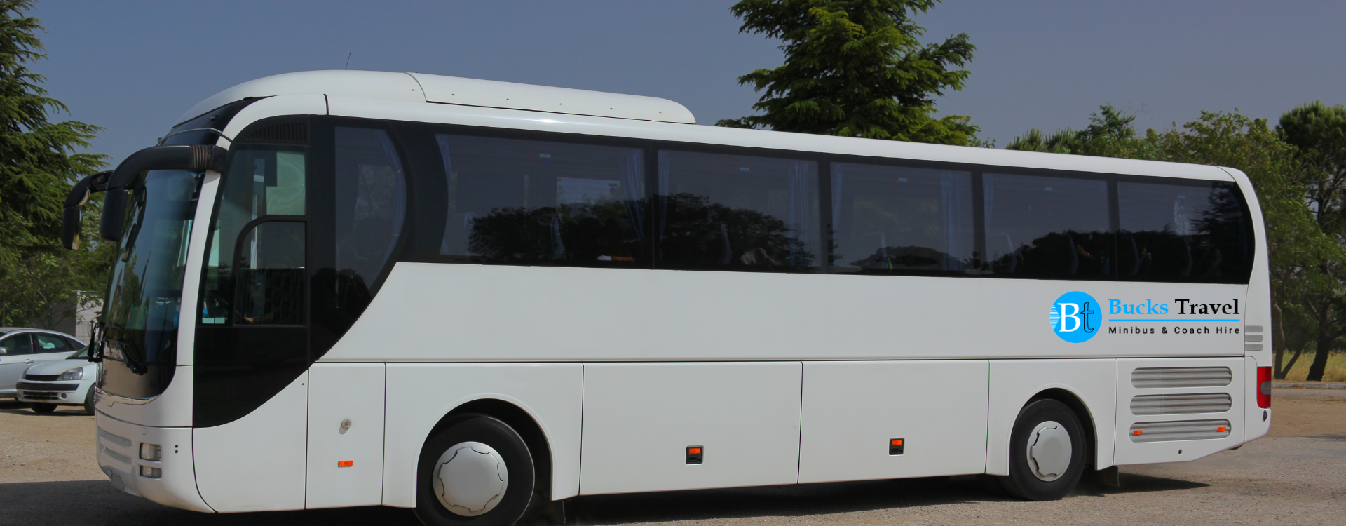 How to Choose the Perfect Coach for Your Group Travel in London